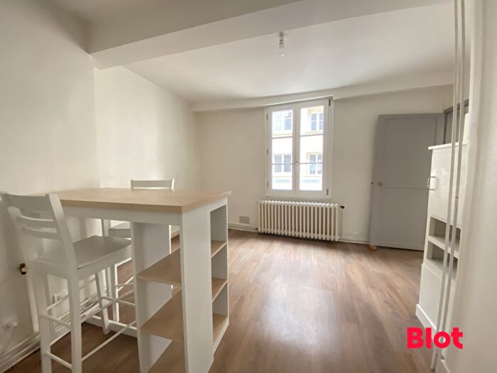 Appartement à louer - Quartiers Centre, Centre-ville - 3 pièces - 2 chambres