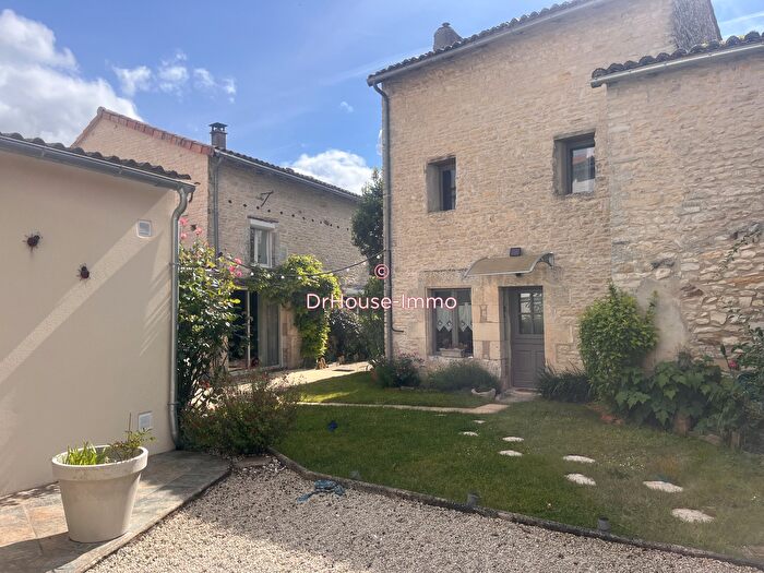 Maison 7 pièces à vendre - Neuville-de-Poitou