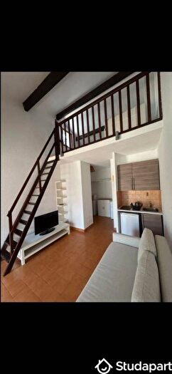 Les Picotieres-Poussaraque-La Milhiere, Sanary-sur-Mer : Maison 1 pièce à louer