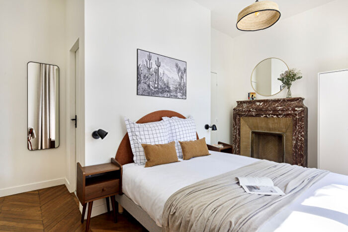 Asnières-sur-Seine, Centre-ville : Appartement 1 pièce à louer