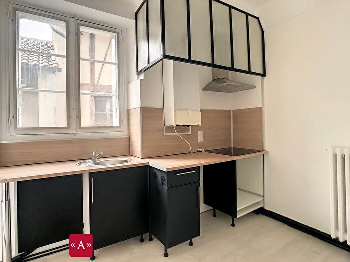 Appartement à louer - Villefranche-de-Rouergue, La Bastide - 3 pièces - 2 chambres