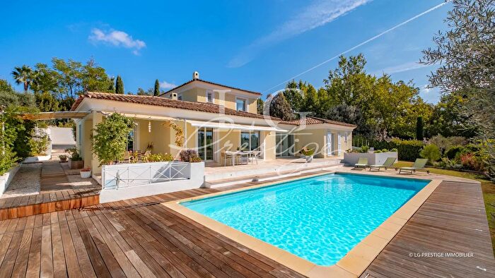 Maison à vendre - Bagnols-en-Forêt - 6 pièces - 5 chambres