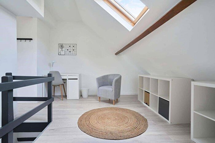 Appartement à louer - Beaumont, Croix - 1 pièce