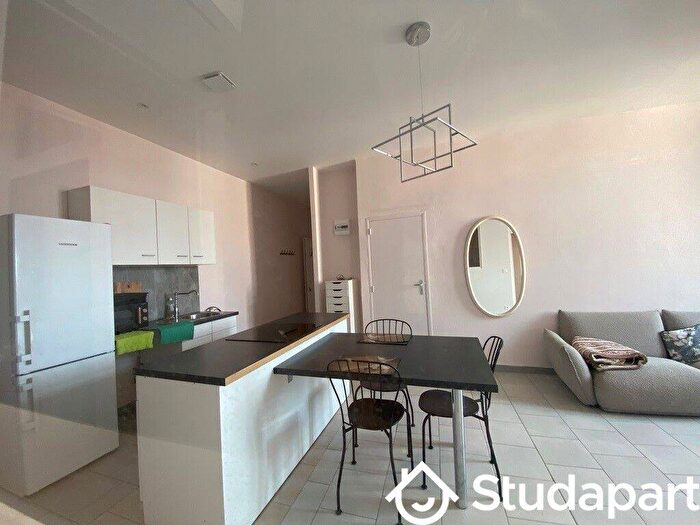 Appartement à louer - Arènes, Nîmes - 3 pièces - 2 chambres