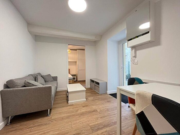 Appartement à louer - Centre Bourg, Épône - 1 pièce