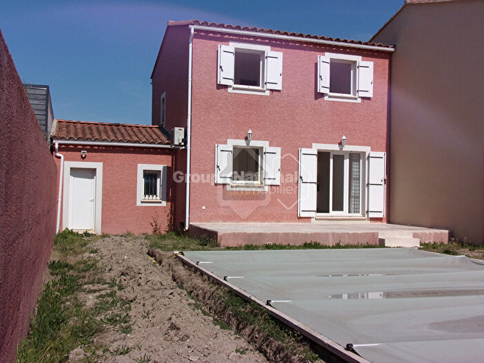 Maison à vendre - Saint-Étienne-du-Grès - 4 pièces - 3 chambres