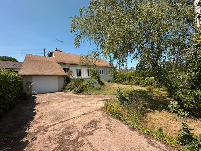 La Chaussée-Saint-Victor : Maison 4 pièces à vendre