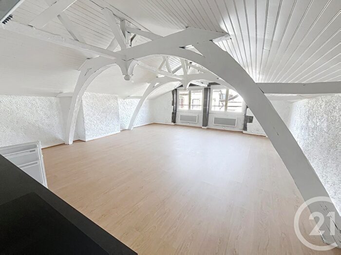 Appartement à louer - Riom, Centre-ville - 2 pièces - 1 chambre