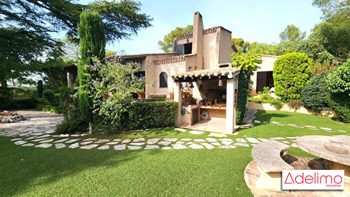 Maison à vendre - Nîmes, Tour Magne - 7 pièces - 3 chambres