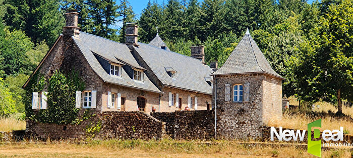 Maison 13 pièces à vendre à Marcillac-la-Croisille