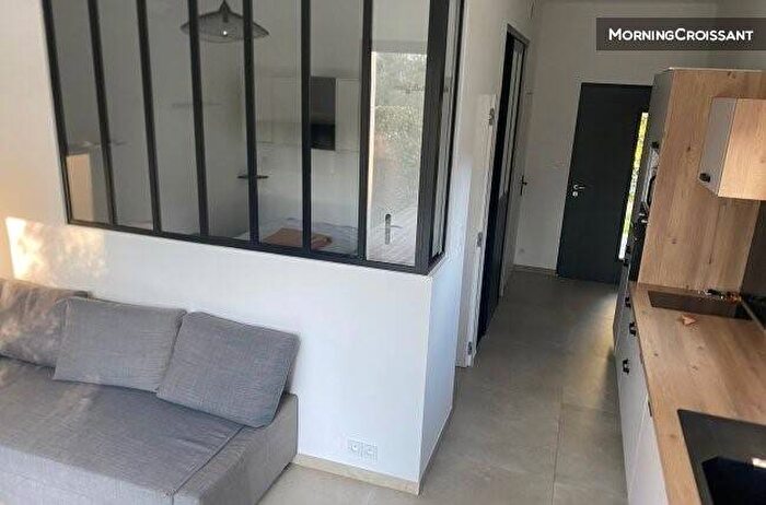 Appartement à louer - Nord, Roquefort-les-Pins - 1 pièce - 1 chambre