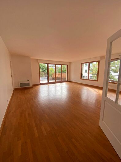 République, Suresnes : Appartement 5 pièces à louer