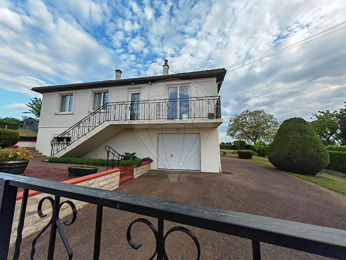 Maison 4 pièces à Saint-Éloi, à vendre