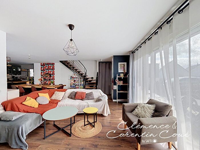 Maison 9 pièces à Saint-Augustin-des-Bois, à vendre