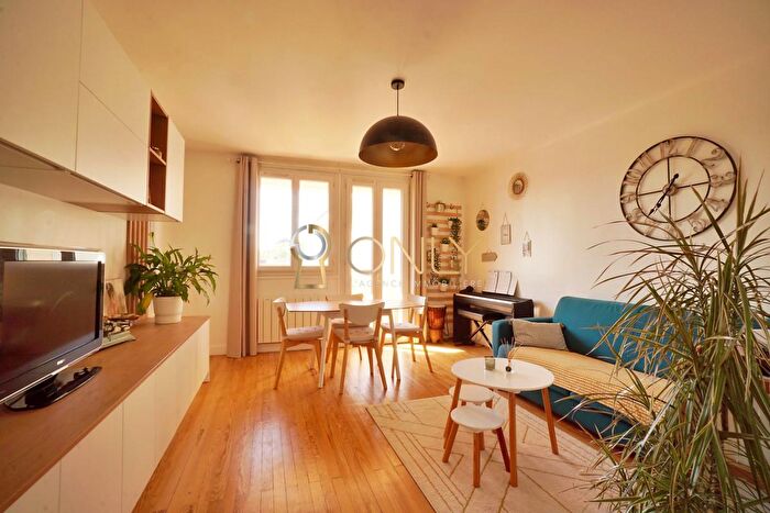 Appartement à vendre - Fontaines-sur-Saône - 3 pièces - 2 chambres