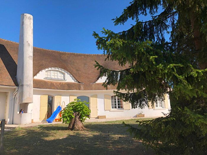 Maison 10 pièces à louer à Sens