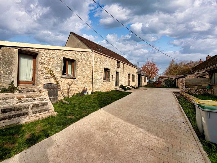 Maison à vendre - Saint-Pierre-lès-Nemours - 6 pièces - 4 chambres