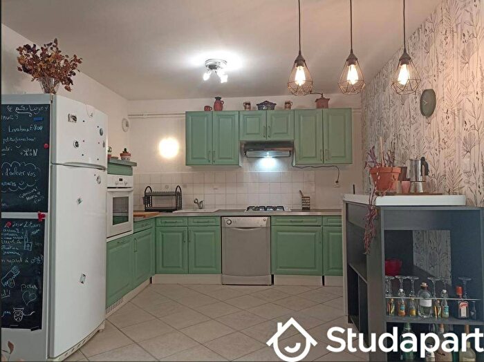 Appartement à louer - Koenigshoffen Est, Strasbourg - 1 pièce - 3 chambres