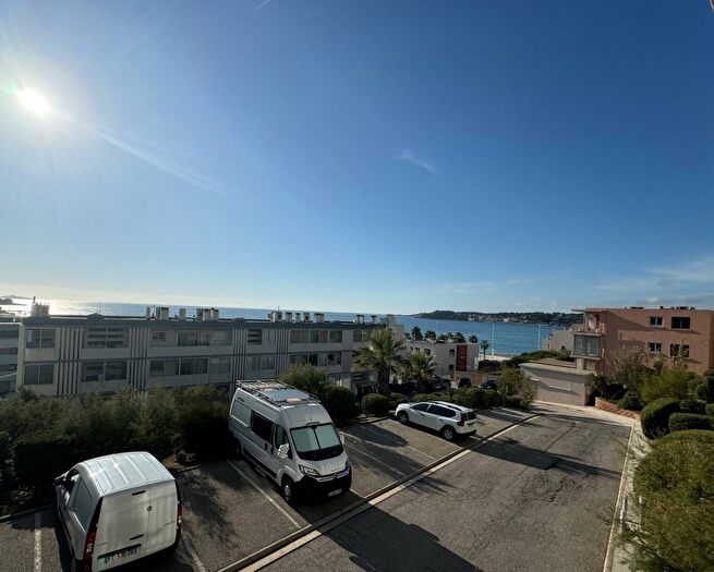 Appartement à louer - Cap Nègre-Cap Sicié, Six-Fours-les-Plages - 3 pièces - 2 chambres