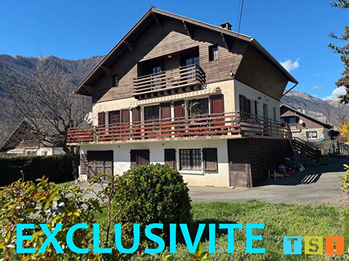 Maison à vendre - Bagnères-de-Luchon - 10 pièces - 5 chambres