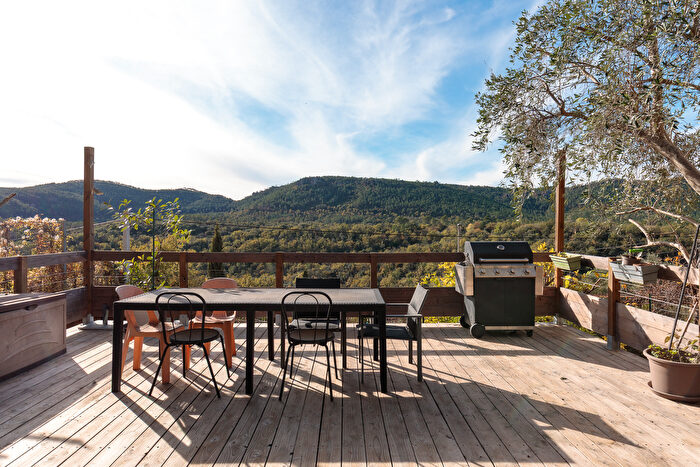 Maison à vendre - Bagnols-en-Forêt - 4 pièces - 3 chambres