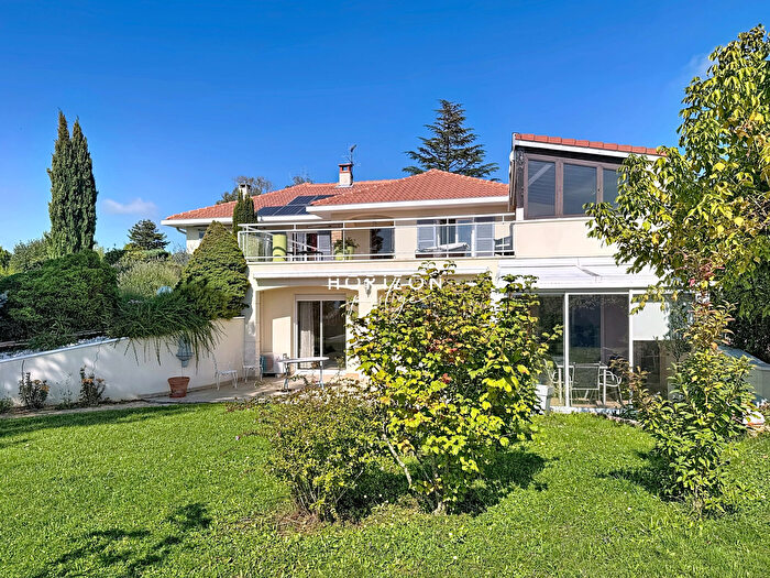 Maison à vendre - Chevagny-les-Chevrières - 10 pièces - 5 chambres