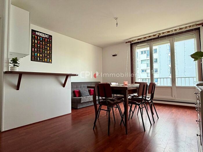 Appartement à louer - Quartiers Nord-Ouest, Villejean - 4 pièces - 3 chambres