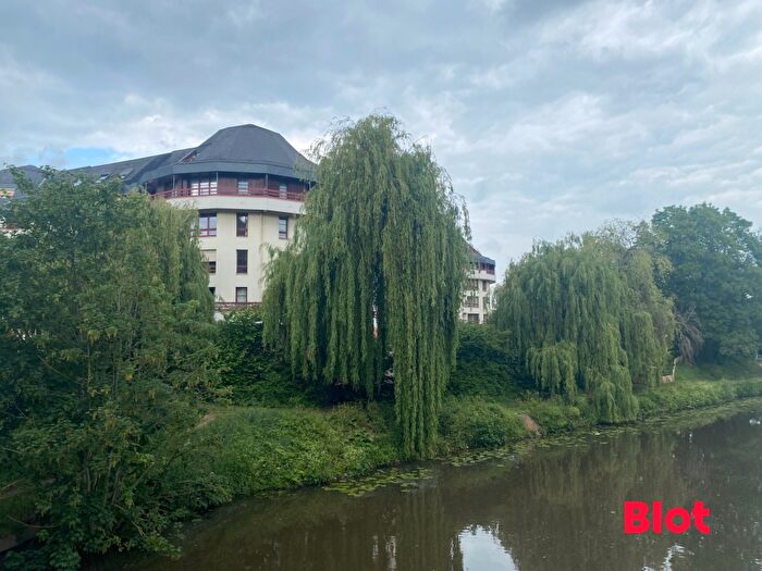 Appartement 3 pièces à vendre à Quartiers Centre, Saint-Hélier, Gare