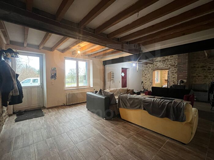 Maison à vendre - Saint-Amand-en-Puisaye - 6 pièces - 4 chambres