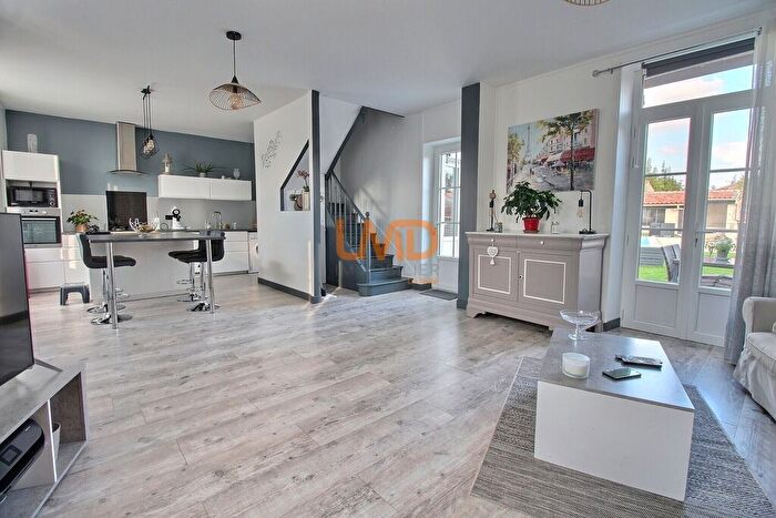 Maison à vendre - Saint-Jean-dAngély - 5 pièces - 3 chambres