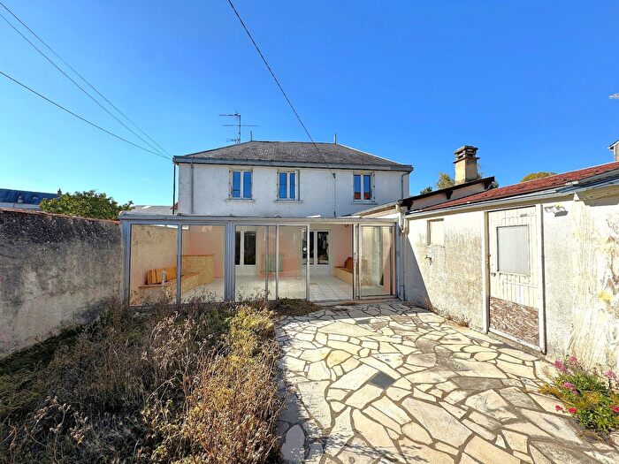 Maison à vendre - Thouars - 4 pièces - 3 chambres