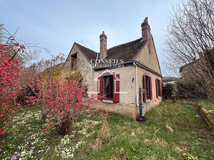 Villeneuve-sur-Yonne : Maison 4 pièces à vendre