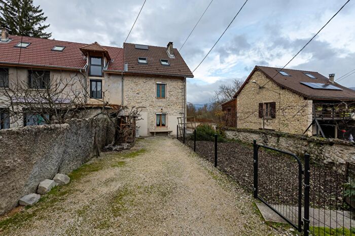 Maison à vendre - Bouvesse-Quirieu - 6 pièces - 5 chambres