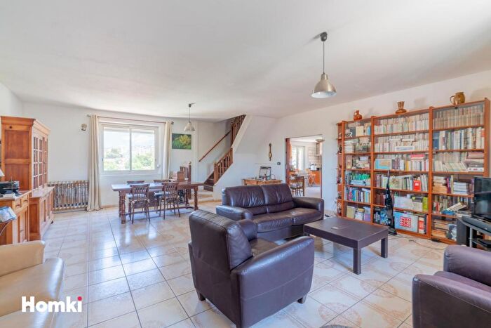 Maisons à vendre et appartements à louer - 1