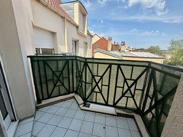 Appartement 1 pièce à louer à Juvisy-sur-Orge, Centre-ville, Entrevoies, Seine