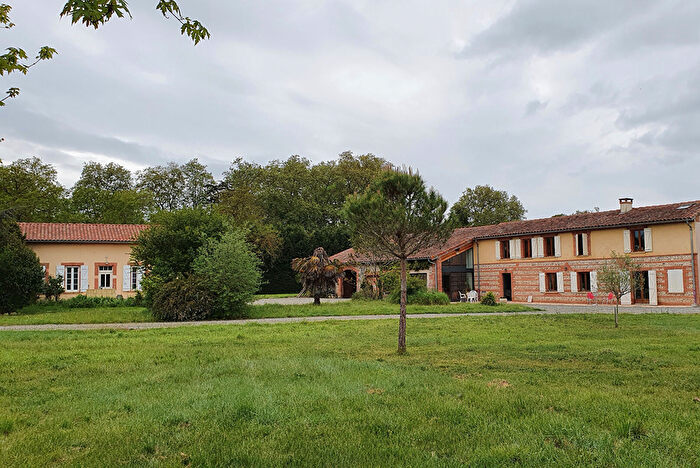 Maison 11 pièces à Peyssies, à vendre