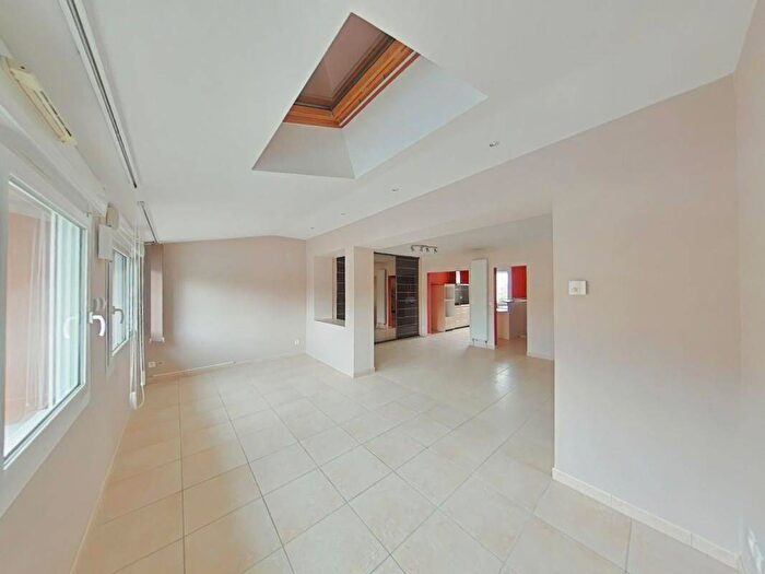 Maison à louer - Chatuzange-le-Goubet - 6 pièces - 4 chambres