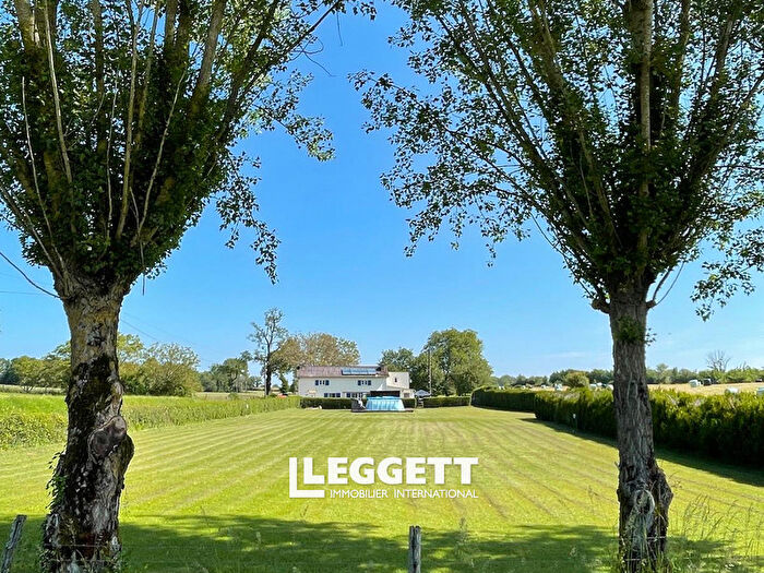 Maison à vendre - Pleuville - 6 pièces - 3 chambres