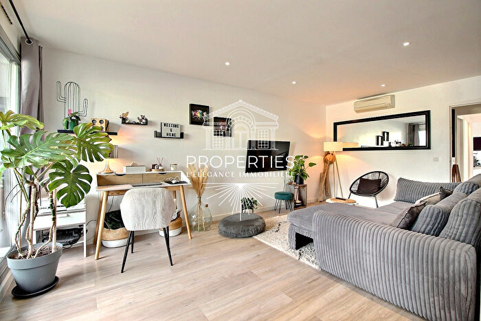 Appartement à vendre - Le Lavandou, Centre-ville, Plage du Lavandou, Pointe Pilon - 3 pièces - 2 chambres