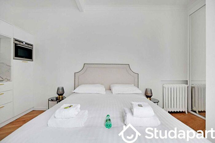 Porte Dauphine, Paris 16ème arrondissement : Appartement 1 pièce à louer