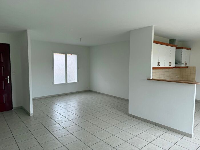 Maison 4 pièces à Mesnard-la-Barotière, à louer