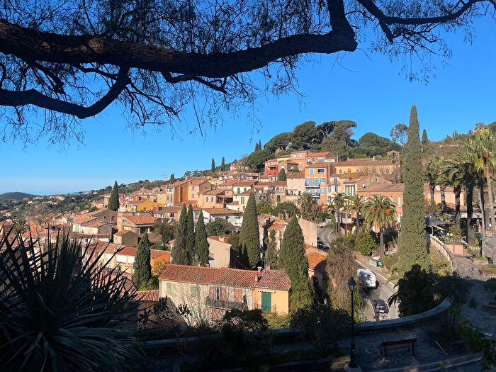 Maison à vendre - Bormes-les-Mimosas, Centre-ville, Le Pin - 3 pièces - 2 chambres