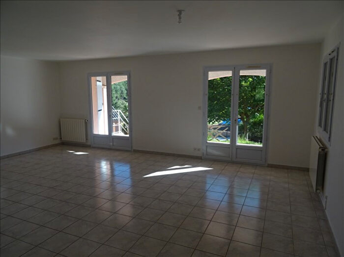 Maison 4 pièces à Ucel, à louer