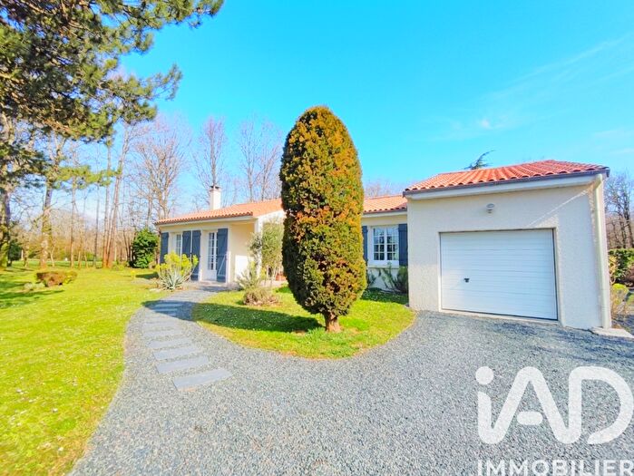 Maison à vendre - Chermignac - 5 pièces - 3 chambres