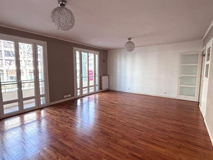 Appartement à louer - Confluence, Lyon ème arrondissement - 5 pièces - 4 chambres