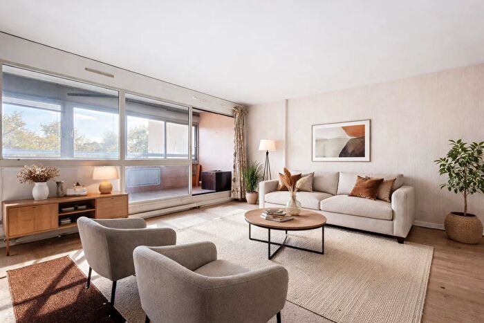 Appartement à vendre - Élancourt, Le Gandouget, Les Arbres, Les Coudrays - 2 pièces - 1 chambre