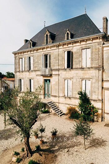 Maison 15 pièces à Saint-Yzans-de-Médoc, à vendre