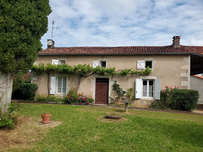 Maison 5 pièces à vendre à Nanteuil-en-Vallée