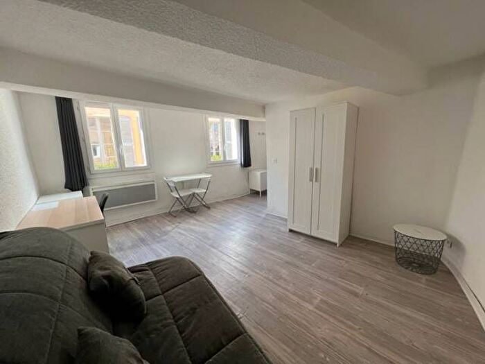 Appartement à louer - Centre Ville, Aix-en-Provence - 1 pièce