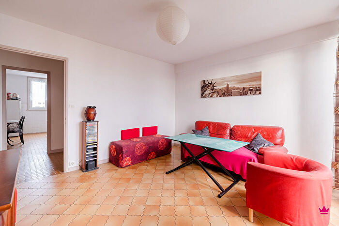 Appartement à vendre - Saint-Priest, Centre-ville - 3 pièces - 2 chambres